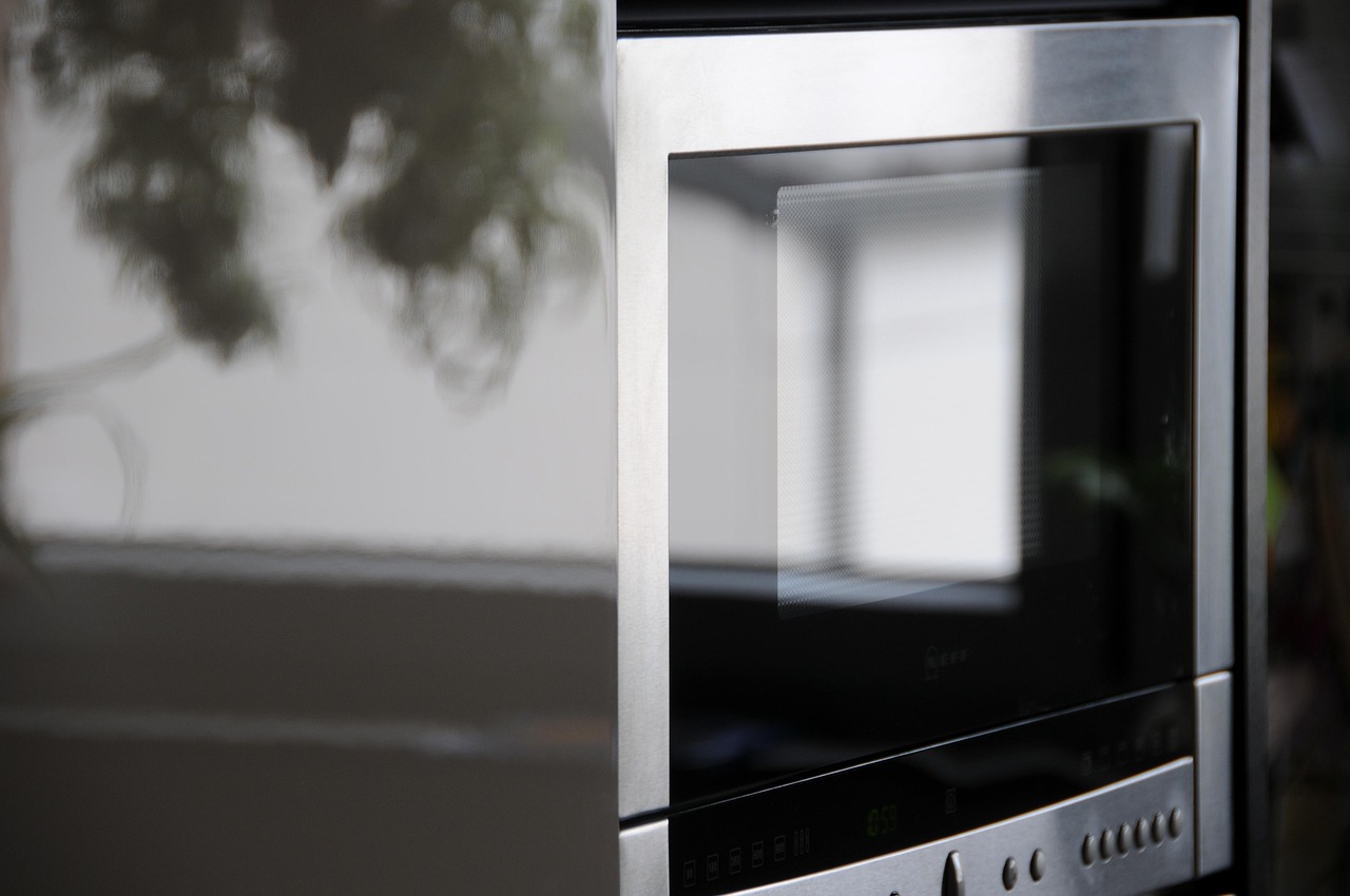 All About the GE Retro Microwave